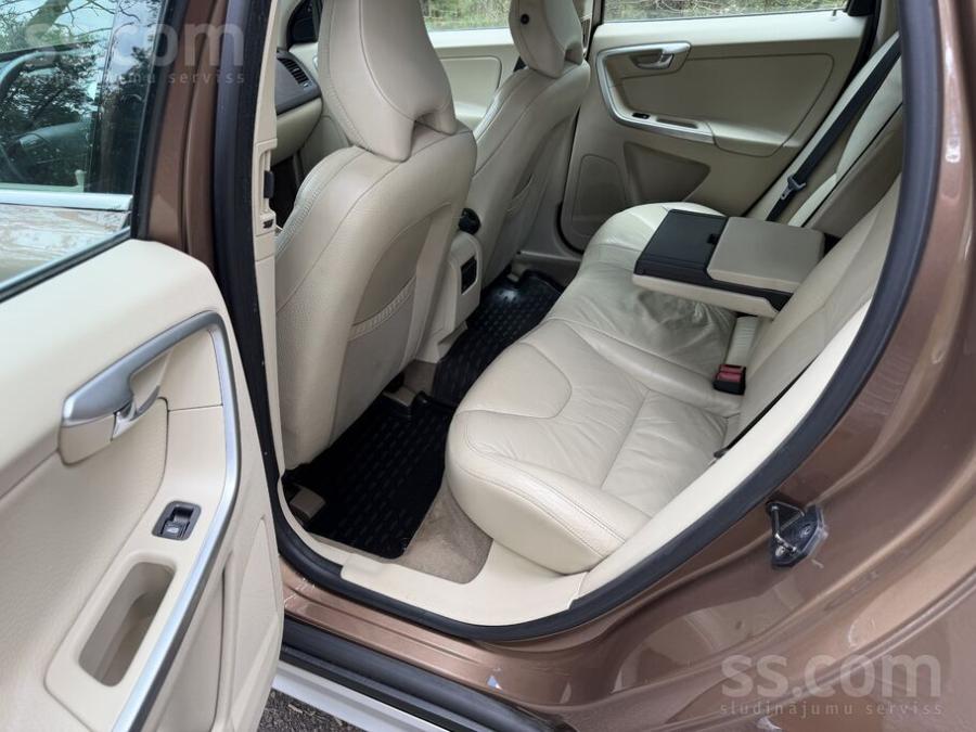 Brūns Volvo XC60 2008 Daugavpils, ar dzinēja tilpumu 2.40 L un nobraukumu 0 tūkst. km par 6990 €, foto 18 vietnē AUTOMOTO.COM.LV