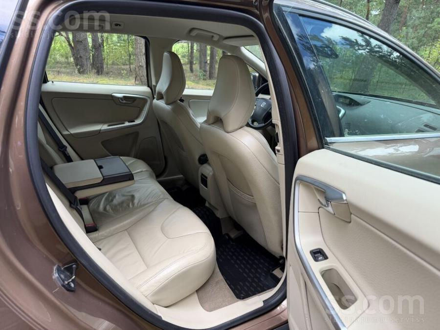 Brūns Volvo XC60 2008 Daugavpils, ar dzinēja tilpumu 2.40 L un nobraukumu 0 tūkst. km par 6990 €, foto 19 vietnē AUTOMOTO.COM.LV
