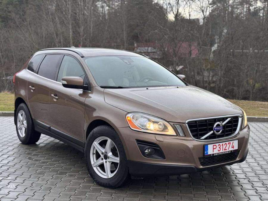 Brūns Volvo XC60 2009 Viļņa, ar dzinēja tilpumu 2.40 L un nobraukumu 330 tūkst. km par 6200 €, foto 1 vietnē AUTOMOTO.COM.LV