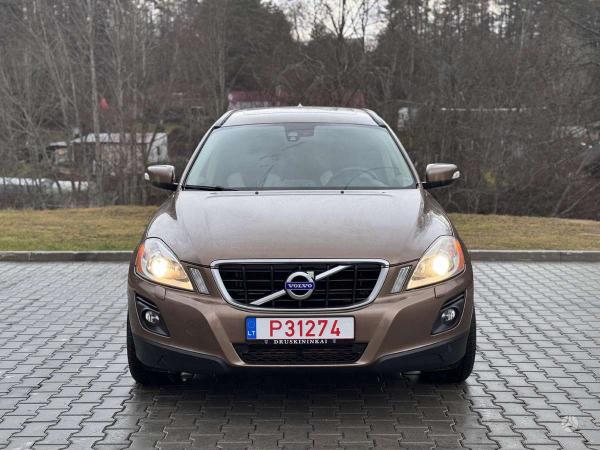 Brown Volvo XC60 2009 in Vilnius, with an engine capacity of 2.40 L and mileage of 330 thousand km for 6200 €, photo 2 on AUTOMOTO.COM.LV