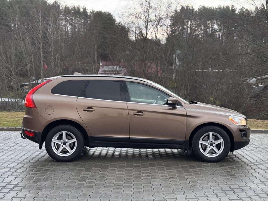 Brūns Volvo XC60 2009 Viļņa, ar dzinēja tilpumu 2.40 L un nobraukumu 330 tūkst. km par 6200 €, foto 4 vietnē AUTOMOTO.COM.LV