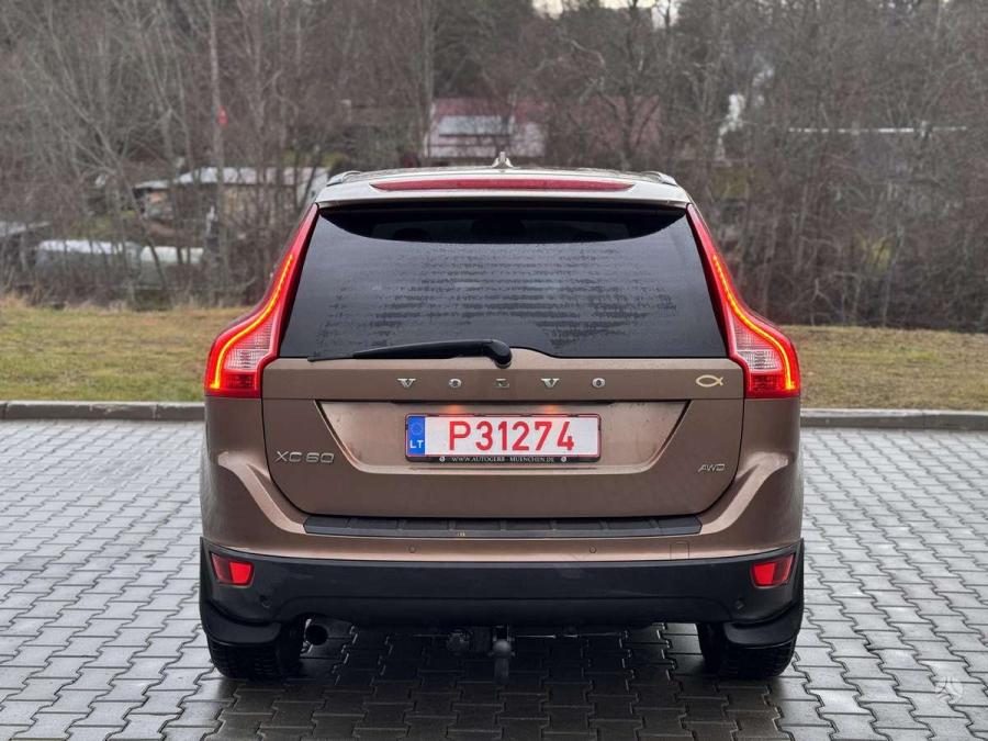 Brūns Volvo XC60 2009 Viļņa, ar dzinēja tilpumu 2.40 L un nobraukumu 330 tūkst. km par 6200 €, foto 5 vietnē AUTOMOTO.COM.LV