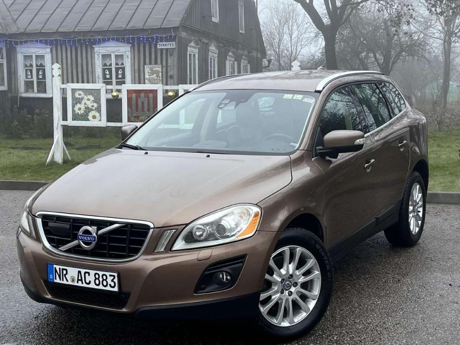 Brown Volvo XC60 2009 in Kaunas, with an engine capacity of 2.40 L and mileage of 258 thousand km for 6850 €, photo 1 on AUTOMOTO.COM.LV