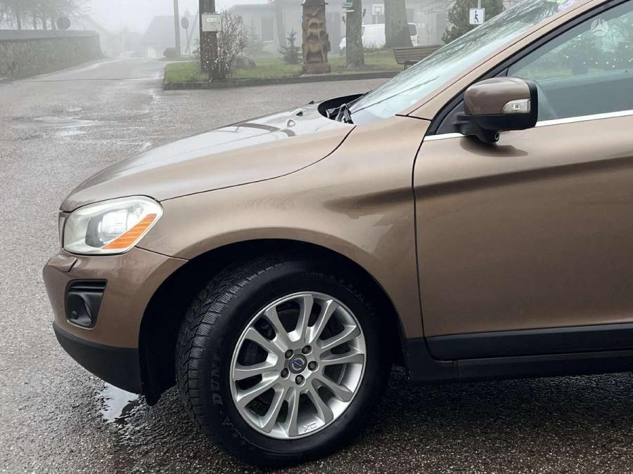 Brown Volvo XC60 2009 in Kaunas, with an engine capacity of 2.40 L and mileage of 258 thousand km for 6850 €, photo 6 on AUTOMOTO.COM.LV