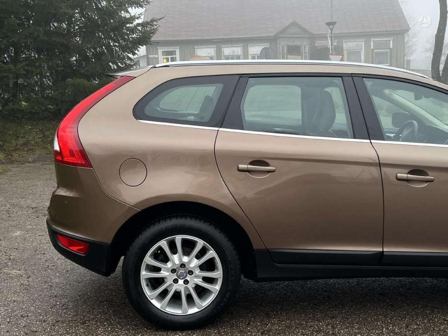 Brown Volvo XC60 2009 in Kaunas, with an engine capacity of 2.40 L and mileage of 258 thousand km for 6850 €, photo 7 on AUTOMOTO.COM.LV