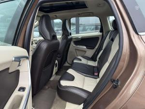 Brown Volvo XC60 2009 in Vilnius, with an engine capacity of 2.40 L and mileage of 191 thousand km for 8950 €, photo 6 on AUTOMOTO.COM.LV