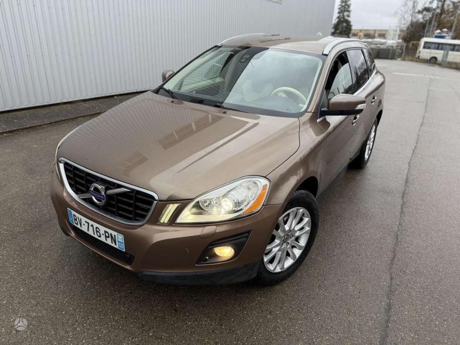 Brown Volvo XC60 2009 in Ukmerge, with an engine capacity of 2.40 L and mileage of 315 thousand km for 5850 €, photo 1 on AUTOMOTO.COM.LV