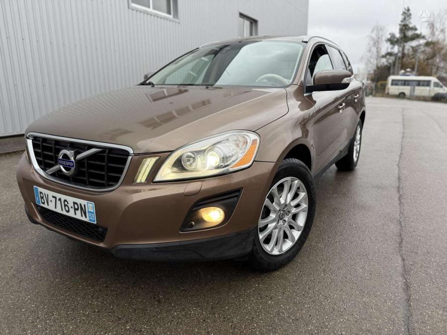Brown Volvo XC60 2009 in Ukmerge, with an engine capacity of 2.40 L and mileage of 315 thousand km for 5850 €, photo 4 on AUTOMOTO.COM.LV