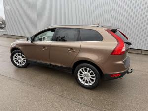 Brown Volvo XC60 2009 in Ukmerge, with an engine capacity of 2.40 L and mileage of 315 thousand km for 5850 €, photo 8 on AUTOMOTO.COM.LV