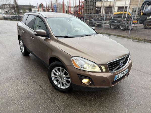 Brown Volvo XC60 2009 in Ukmerge, with an engine capacity of 2.40 L and mileage of 315 thousand km for 5850 €, photo 9 on AUTOMOTO.COM.LV