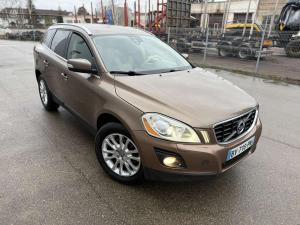 Brown Volvo XC60 2009 in Ukmerge, with an engine capacity of 2.40 L and mileage of 315 thousand km for 5850 €, photo 9 on AUTOMOTO.COM.LV