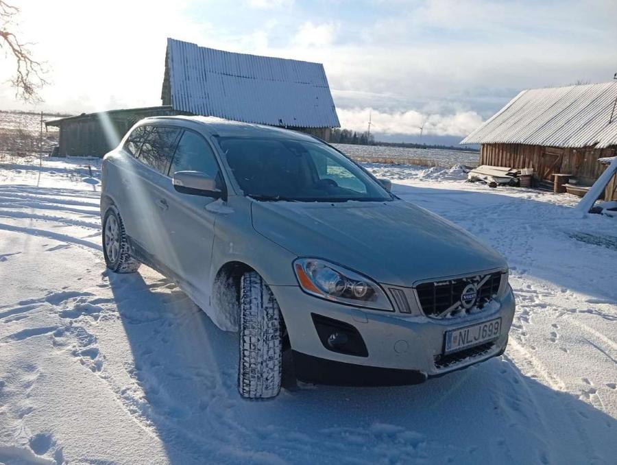 Brown Volvo XC60 2009 in Telschi, with an engine capacity of 2.40 L and mileage of 273 thousand km for 8100 €, photo 3 on AUTOMOTO.COM.LV