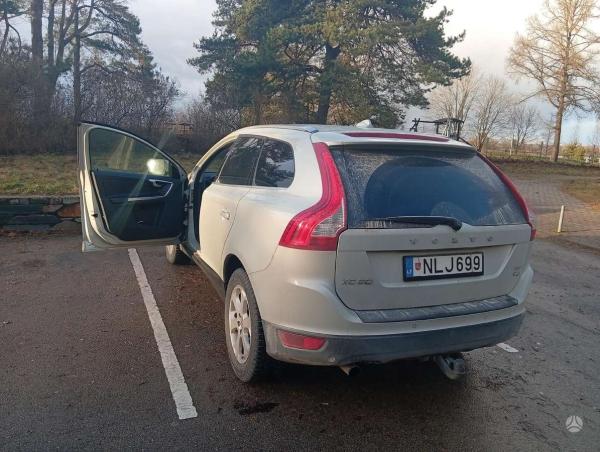 Brūns Volvo XC60 2009 Telšiai, ar dzinēja tilpumu 2.40 L un nobraukumu 273 tūkst. km par 8100 €, foto 6 vietnē AUTOMOTO.COM.LV
