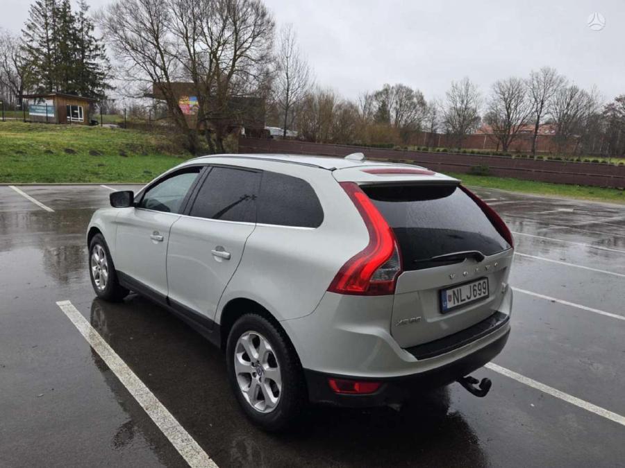 Brown Volvo XC60 2009 in Telschi, with an engine capacity of 2.40 L and mileage of 273 thousand km for 8100 €, photo 14 on AUTOMOTO.COM.LV
