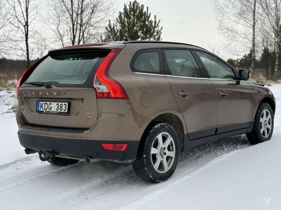 Brown Volvo XC60 2009 in Ukmerge, with an engine capacity of 2.40 L and mileage of 267 thousand km for 2900 €, photo 6 on AUTOMOTO.COM.LV