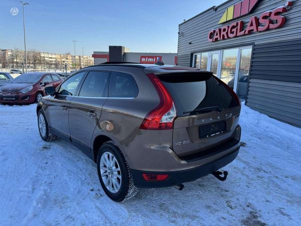 Brown Volvo XC60 2009 in Alytus, with an engine capacity of 2.40 L and mileage of 259 thousand km for 8900 €, photo 3 on AUTOMOTO.COM.LV
