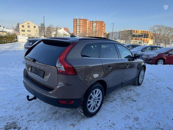 Brown Volvo XC60 2009 in Alytus, with an engine capacity of 2.40 L and mileage of 259 thousand km for 8900 €, photo 4 on AUTOMOTO.COM.LV