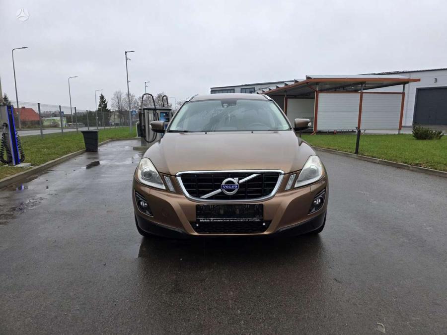 Brown Volvo XC60 2009 in Kretinga, with an engine capacity of 2.40 L and mileage of 340 thousand km for 5000 €, photo 1 on AUTOMOTO.COM.LV