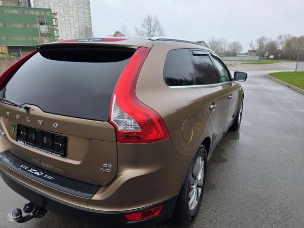 Brown Volvo XC60 2009 in Kretinga, with an engine capacity of 2.40 L and mileage of 340 thousand km for 5000 €, photo 6 on AUTOMOTO.COM.LV