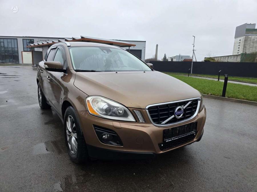 Brown Volvo XC60 2009 in Kretinga, with an engine capacity of 2.40 L and mileage of 340 thousand km for 5000 €, photo 8 on AUTOMOTO.COM.LV