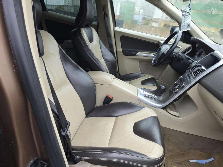 Brown Volvo XC60 2009 in Kretinga, with an engine capacity of 2.40 L and mileage of 340 thousand km for 5000 €, photo 15 on AUTOMOTO.COM.LV