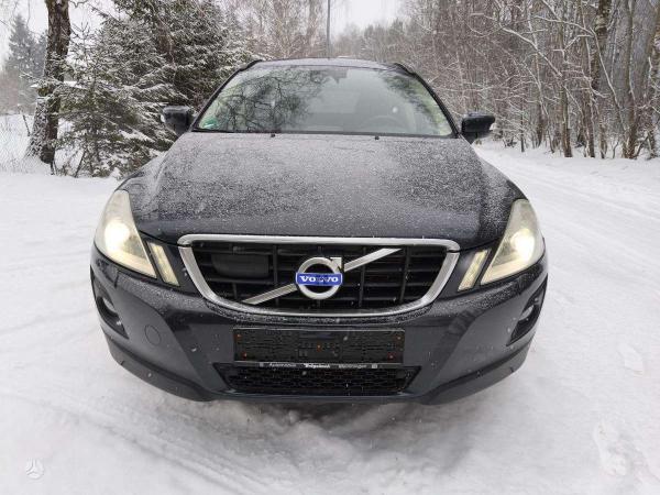 Brown Volvo XC60 2009 in Siauliai, with an engine capacity of 2.40 L and mileage of 320 thousand km for 8300 €, photo 1 on AUTOMOTO.COM.LV
