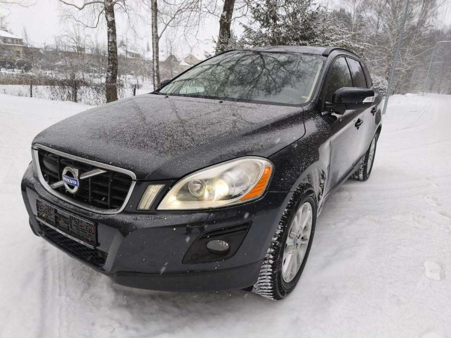 Brown Volvo XC60 2009 in Siauliai, with an engine capacity of 2.40 L and mileage of 320 thousand km for 8300 €, photo 2 on AUTOMOTO.COM.LV