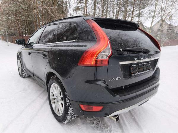 Brown Volvo XC60 2009 in Siauliai, with an engine capacity of 2.40 L and mileage of 320 thousand km for 8300 €, photo 5 on AUTOMOTO.COM.LV