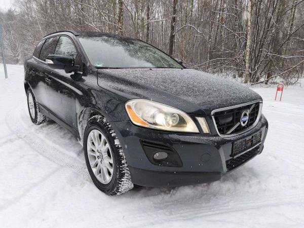 Brown Volvo XC60 2009 in Siauliai, with an engine capacity of 2.40 L and mileage of 320 thousand km for 8300 €, photo 8 on AUTOMOTO.COM.LV