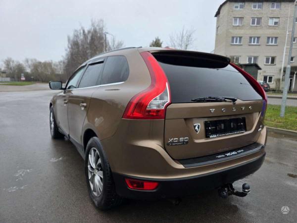 Brown Volvo XC60 2009 in Kretinga, with an engine capacity of 2.40 L and mileage of 340 thousand km for 4900 €, photo 2 on AUTOMOTO.COM.LV