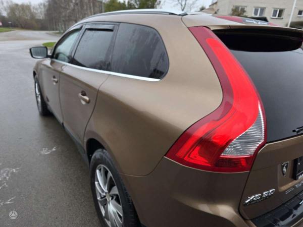 Brown Volvo XC60 2009 in Kretinga, with an engine capacity of 2.40 L and mileage of 340 thousand km for 4900 €, photo 4 on AUTOMOTO.COM.LV