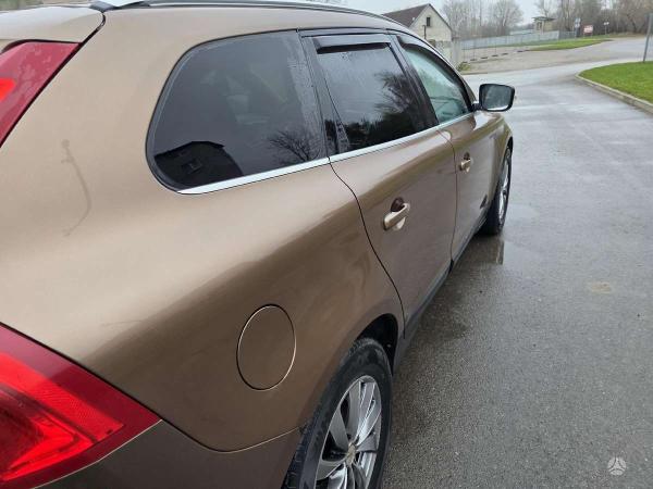 Brown Volvo XC60 2009 in Kretinga, with an engine capacity of 2.40 L and mileage of 340 thousand km for 4900 €, photo 5 on AUTOMOTO.COM.LV