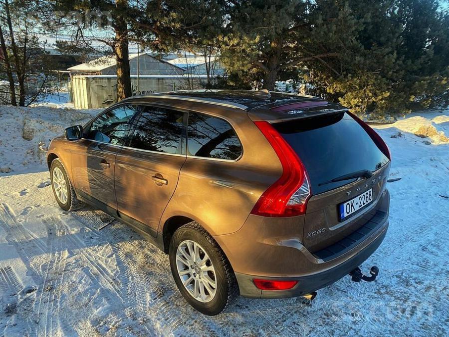 Brūns Volvo XC60 2009 Cēsis, ar dzinēja tilpumu 2.40 L un nobraukumu 319 tūkst. km par 8750 €, foto 7 vietnē AUTOMOTO.COM.LV