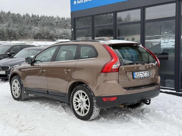 Brown Volvo XC60 2009 in Vilnius, with an engine capacity of 2.40 L and mileage of 191 thousand km for 8950 €, photo 3 on AUTOMOTO.COM.LV