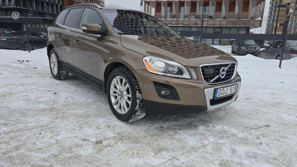 Brūns Volvo XC60 2009 Viļņa, ar dzinēja tilpumu 2.40 L un nobraukumu 333 tūkst. km par 5750 €, foto 1 vietnē AUTOMOTO.COM.LV