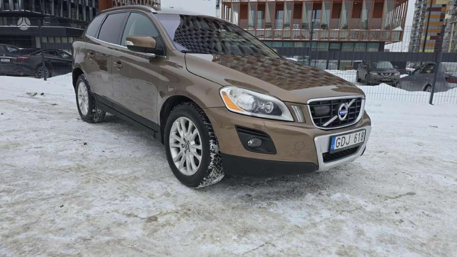 Brūns Volvo XC60 2009 Viļņa, ar dzinēja tilpumu 2.40 L un nobraukumu 333 tūkst. km par 5750 €, foto 1 vietnē AUTOMOTO.COM.LV