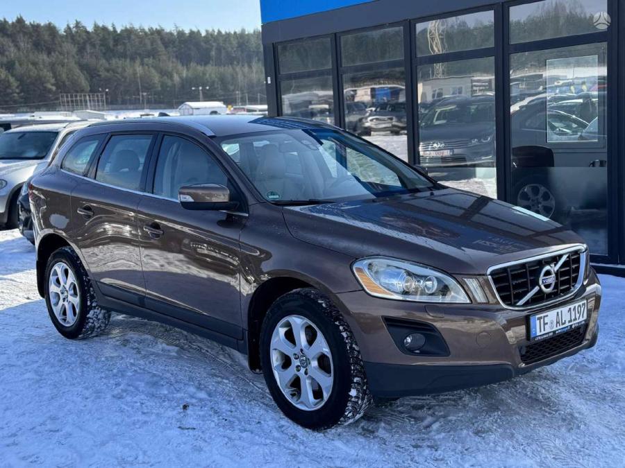 Brown Volvo XC60 2009 in Vilnius, with an engine capacity of 2.40 L and mileage of 275 thousand km for 7650 €, photo 2 on AUTOMOTO.COM.LV
