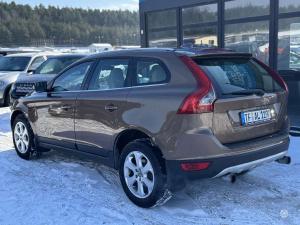 Brown Volvo XC60 2009 in Vilnius, with an engine capacity of 2.40 L and mileage of 275 thousand km for 7650 €, photo 3 on AUTOMOTO.COM.LV