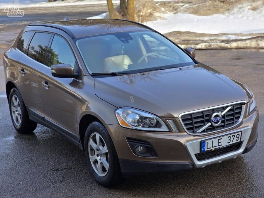 Brown Volvo XC60 2009 in Siauliai, with an engine capacity of 2.40 L and mileage of 380 thousand km for 6200 €, photo 1 on AUTOMOTO.COM.LV