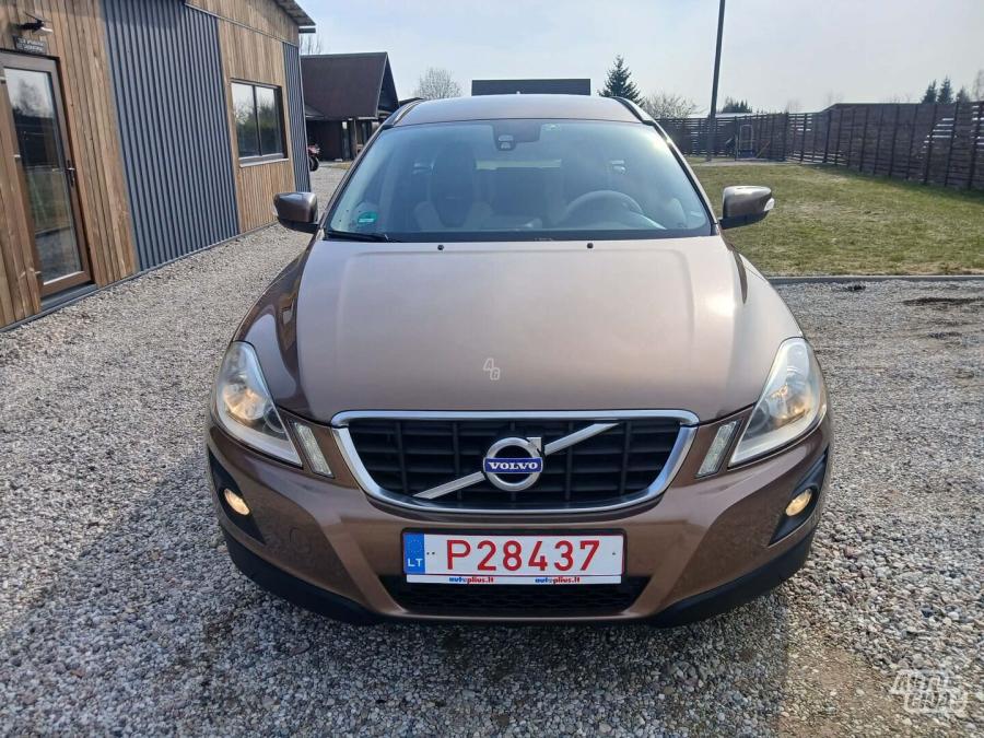 Brown Volvo XC60 2009 in Raseiniai, with an engine capacity of 2.40 L and mileage of 235 thousand km for 6650 €, photo 2 on AUTOMOTO.COM.LV