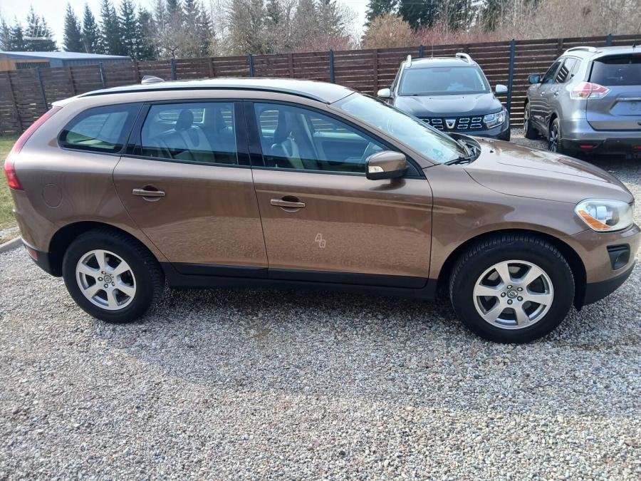 Brown Volvo XC60 2009 in Raseiniai, with an engine capacity of 2.40 L and mileage of 235 thousand km for 6650 €, photo 4 on AUTOMOTO.COM.LV