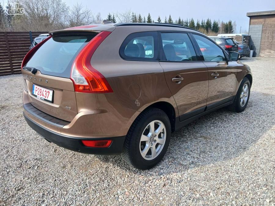 Brown Volvo XC60 2009 in Raseiniai, with an engine capacity of 2.40 L and mileage of 235 thousand km for 6650 €, photo 7 on AUTOMOTO.COM.LV