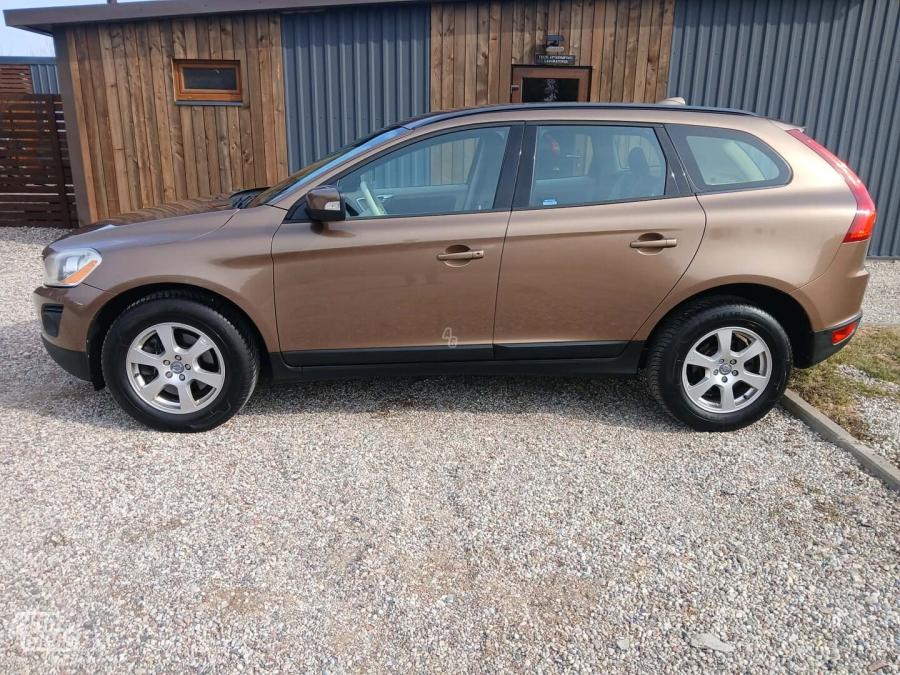 Brown Volvo XC60 2009 in Raseiniai, with an engine capacity of 2.40 L and mileage of 235 thousand km for 6650 €, photo 8 on AUTOMOTO.COM.LV