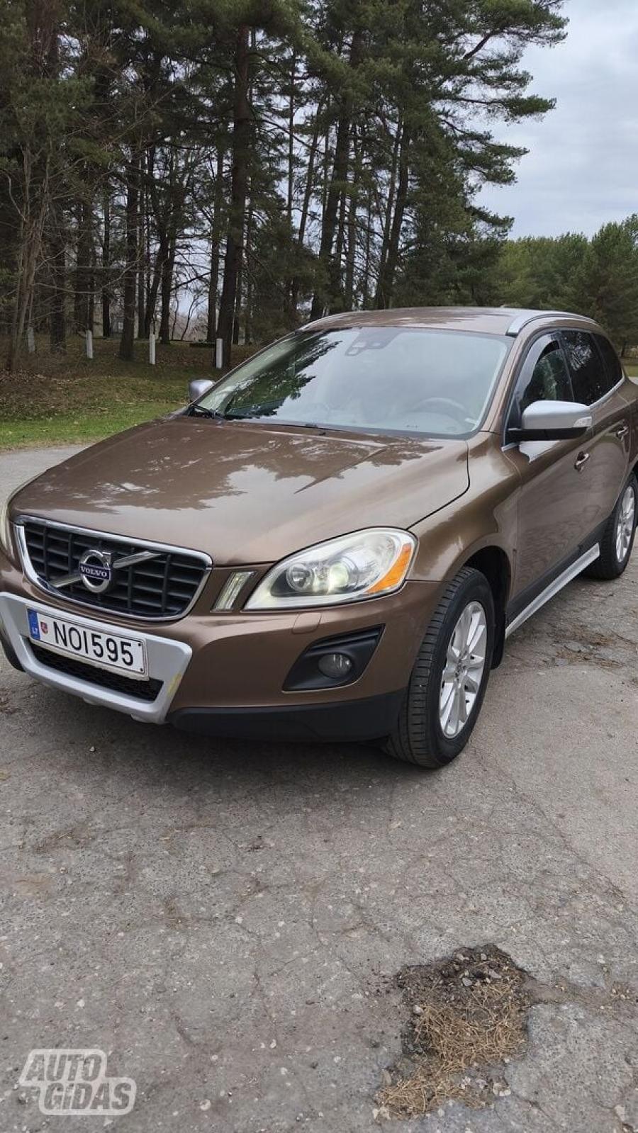 Brūns Volvo XC60 2009 Mažeikiai, ar dzinēja tilpumu 2.40 L un nobraukumu 323 tūkst. km par 6900 €, foto 1 vietnē AUTOMOTO.COM.LV