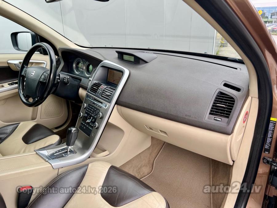 Brūns Volvo XC60 2009 Tallina, ar dzinēja tilpumu 2.40 L un nobraukumu 251 tūkst. km par 6999 €, foto 13 vietnē AUTOMOTO.COM.LV