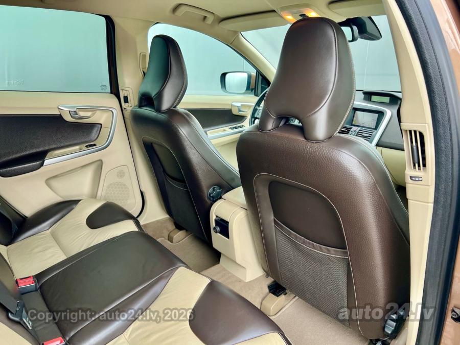 Brūns Volvo XC60 2009 Tallina, ar dzinēja tilpumu 2.40 L un nobraukumu 251 tūkst. km par 6999 €, foto 15 vietnē AUTOMOTO.COM.LV
