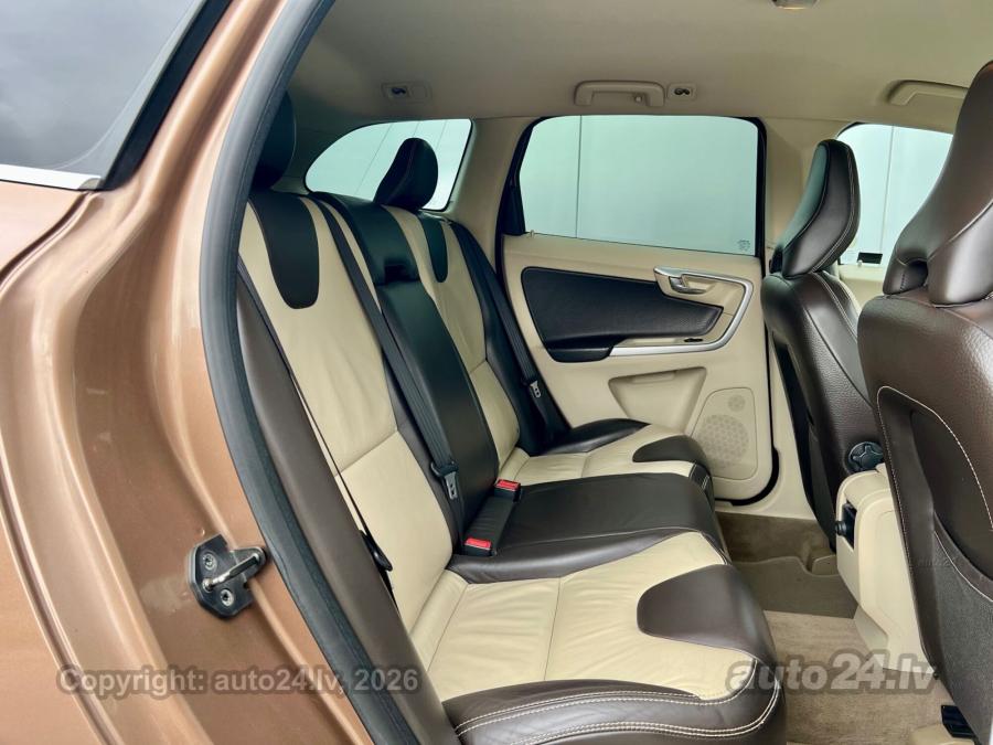 Brūns Volvo XC60 2009 Tallina, ar dzinēja tilpumu 2.40 L un nobraukumu 251 tūkst. km par 6999 €, foto 16 vietnē AUTOMOTO.COM.LV