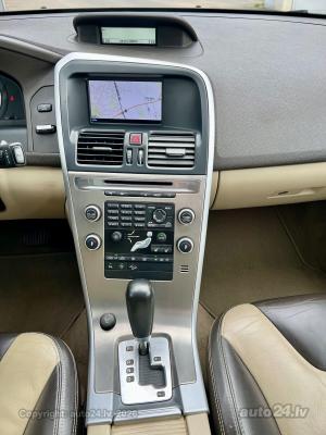 Brūns Volvo XC60 2009 Tallina, ar dzinēja tilpumu 2.40 L un nobraukumu 251 tūkst. km par 6999 €, foto 17 vietnē AUTOMOTO.COM.LV