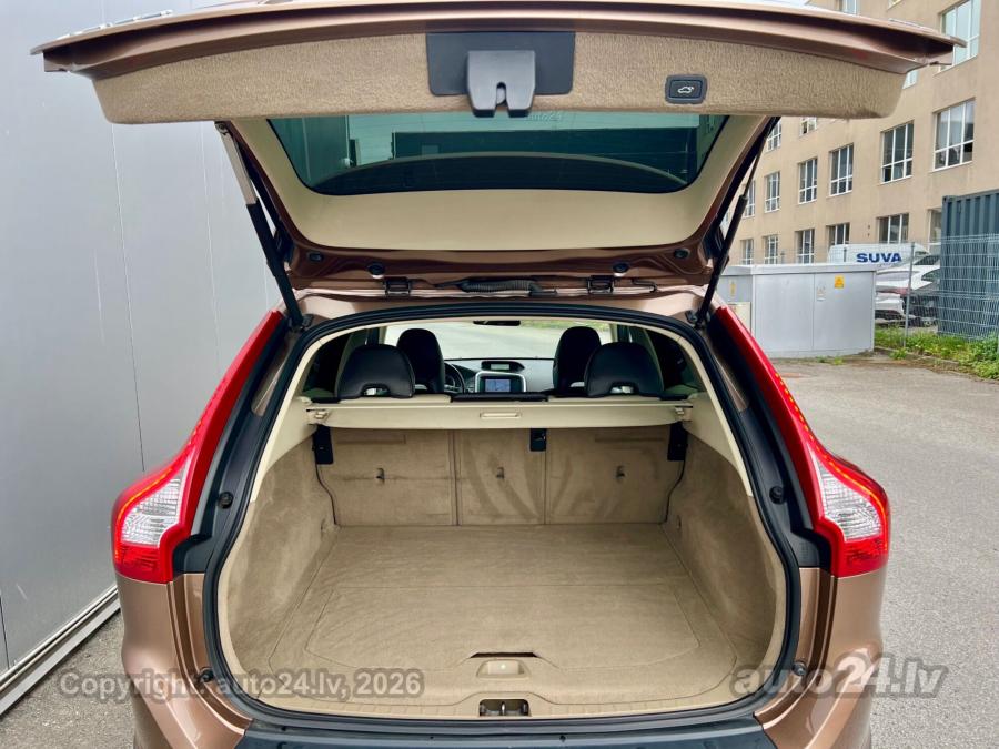 Brūns Volvo XC60 2009 Tallina, ar dzinēja tilpumu 2.40 L un nobraukumu 251 tūkst. km par 6999 €, foto 21 vietnē AUTOMOTO.COM.LV