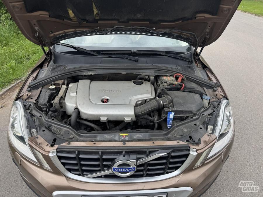 Brown Volvo XC60 2009 in Vilnius, with an engine capacity of 2.40 L and mileage of 390 thousand km for 5990 €, photo 7 on AUTOMOTO.COM.LV